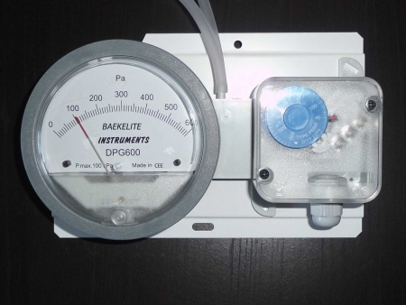 Caissons compacts sur mesure et manomètres - Société Baekelite